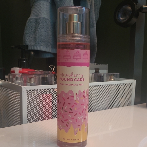 Bath & Body Works | Bath | Bath Body Works Strawberry Pound Cake Mist ...